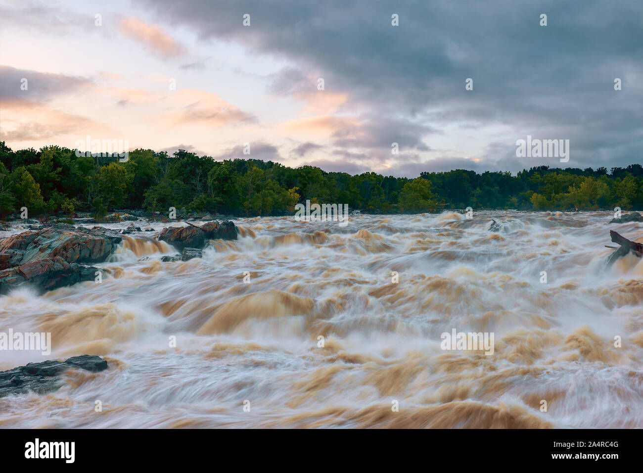 Heavy water flow waterfalls hi-res stock photography and images - Alamy