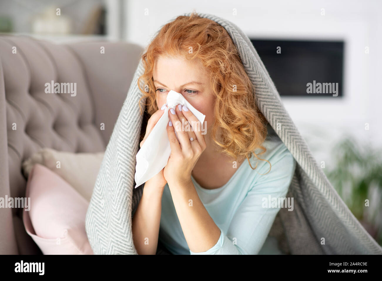 Sick person sneezing hi-res stock photography and images - Alamy