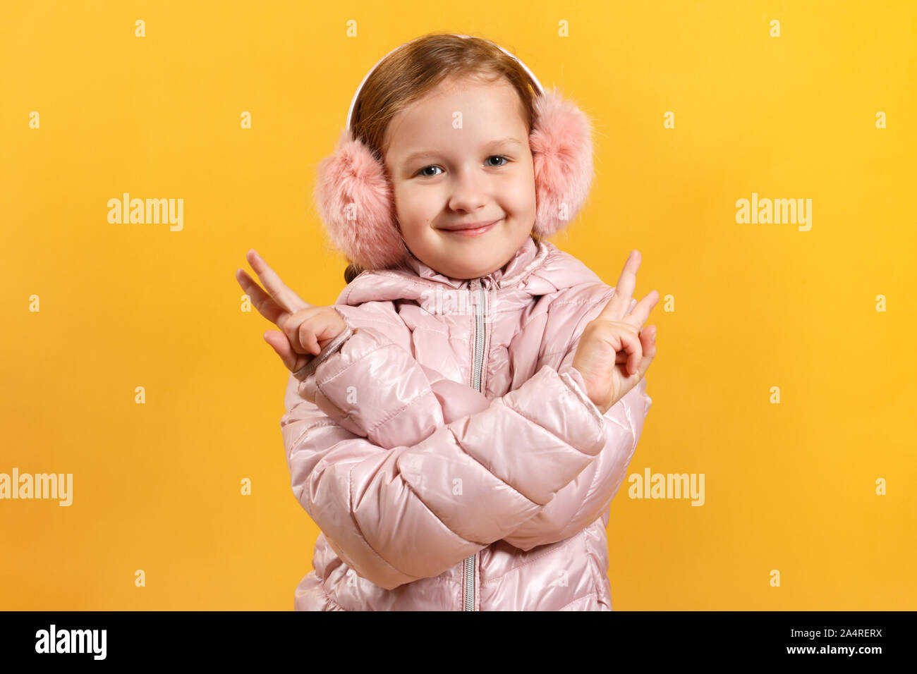 Fingers crossed child hi-res stock photography and images - Alamy