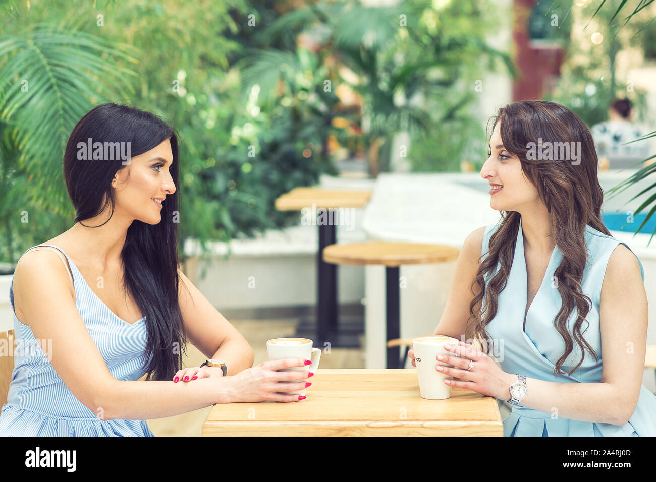 Coffee gossip cake hi-res stock photography and images - Alamy