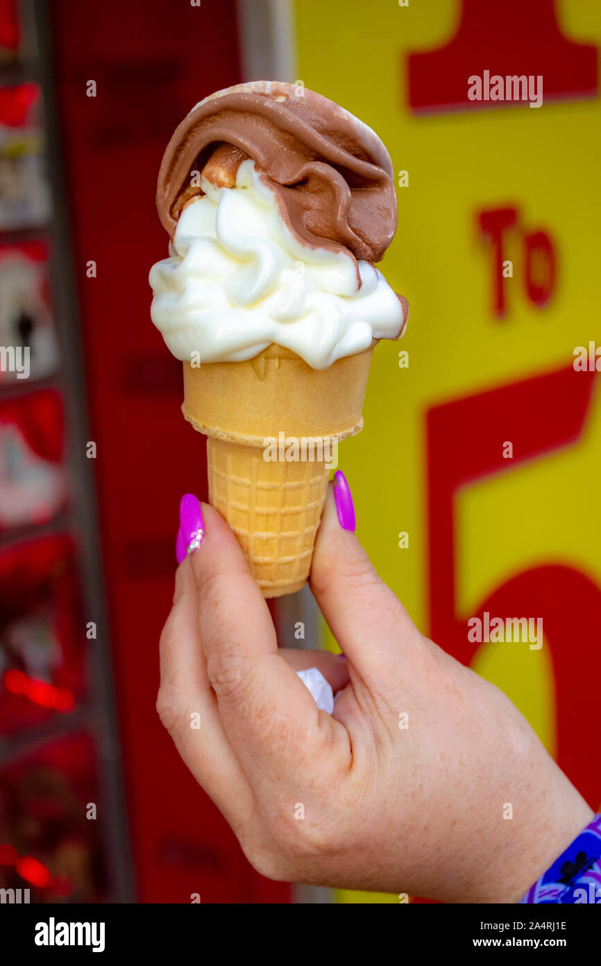 Cream funnel hi-res stock photography and images - Alamy