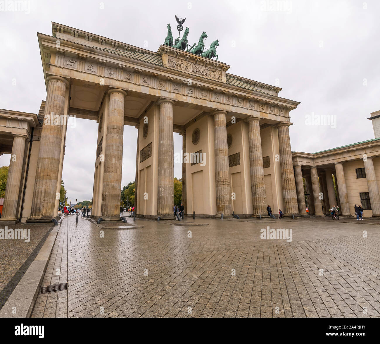 Angular view of gate hi-res stock photography and images - Alamy