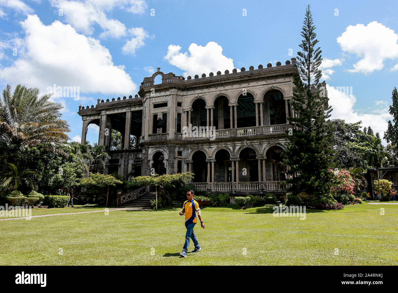 Talisay City, Philippines. 16th Oct, 2019. A man visits a tourist spot ...