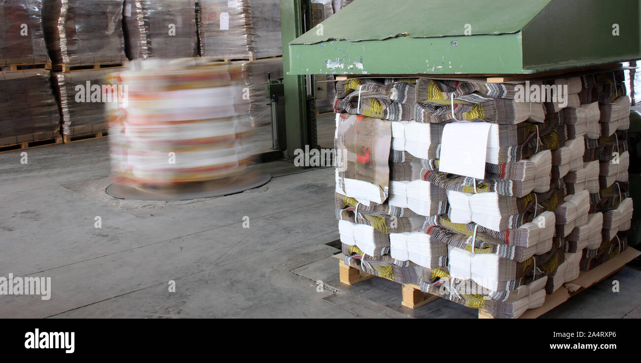Papermaking shop hi-res stock photography and images - Alamy