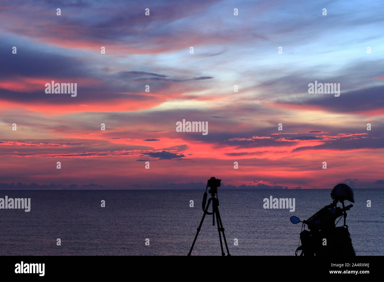 Photo clouds in the morning, at sunrise And changing the color and ...
