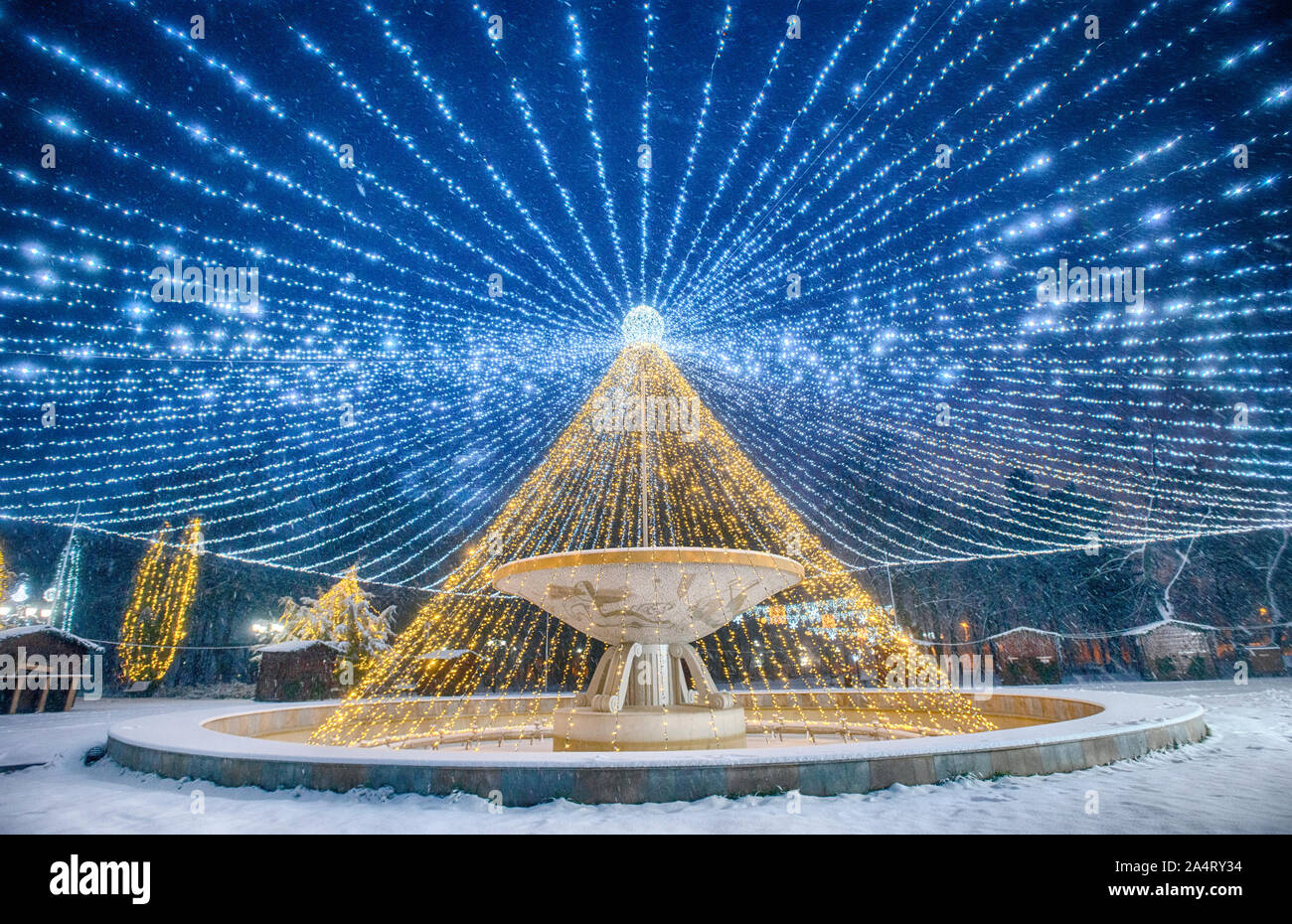 Season architecture hi-res stock photography and images - Alamy