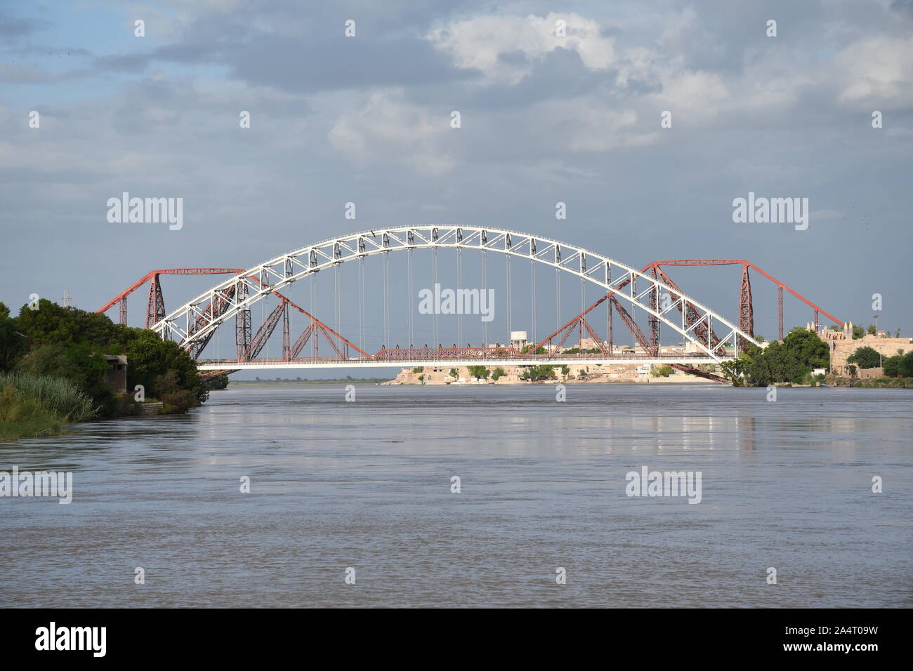 Lansdowne bridge sukkur hi-res stock photography and images - Alamy