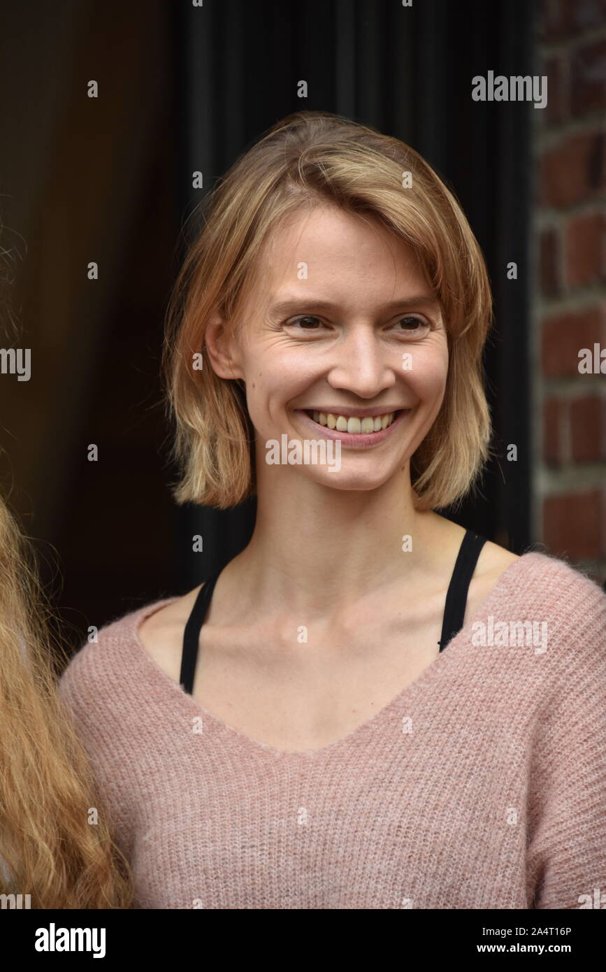 Cologne, Germany. 15th Oct, 2019. The actress Frida Lovisa Hamann poses ...