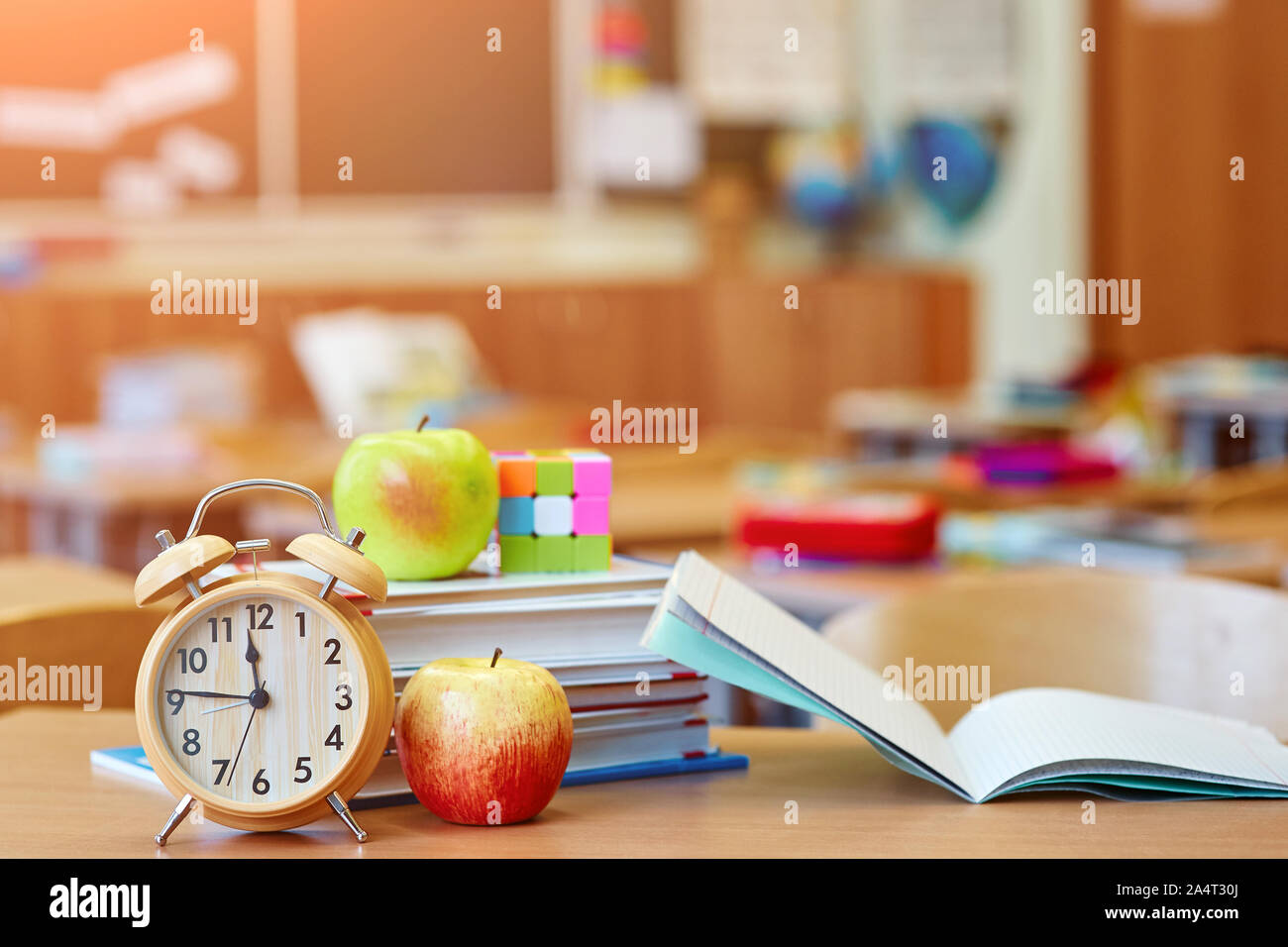 Children elementary school break snack hi-res stock photography and ...