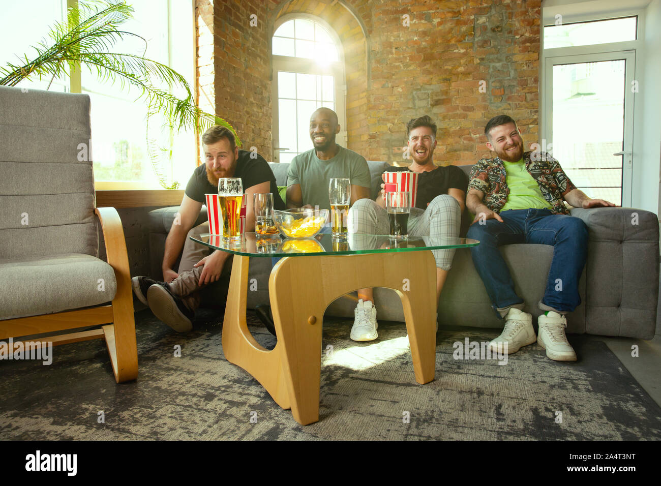 Group of people soccer uniform hi-res stock photography and images - Alamy