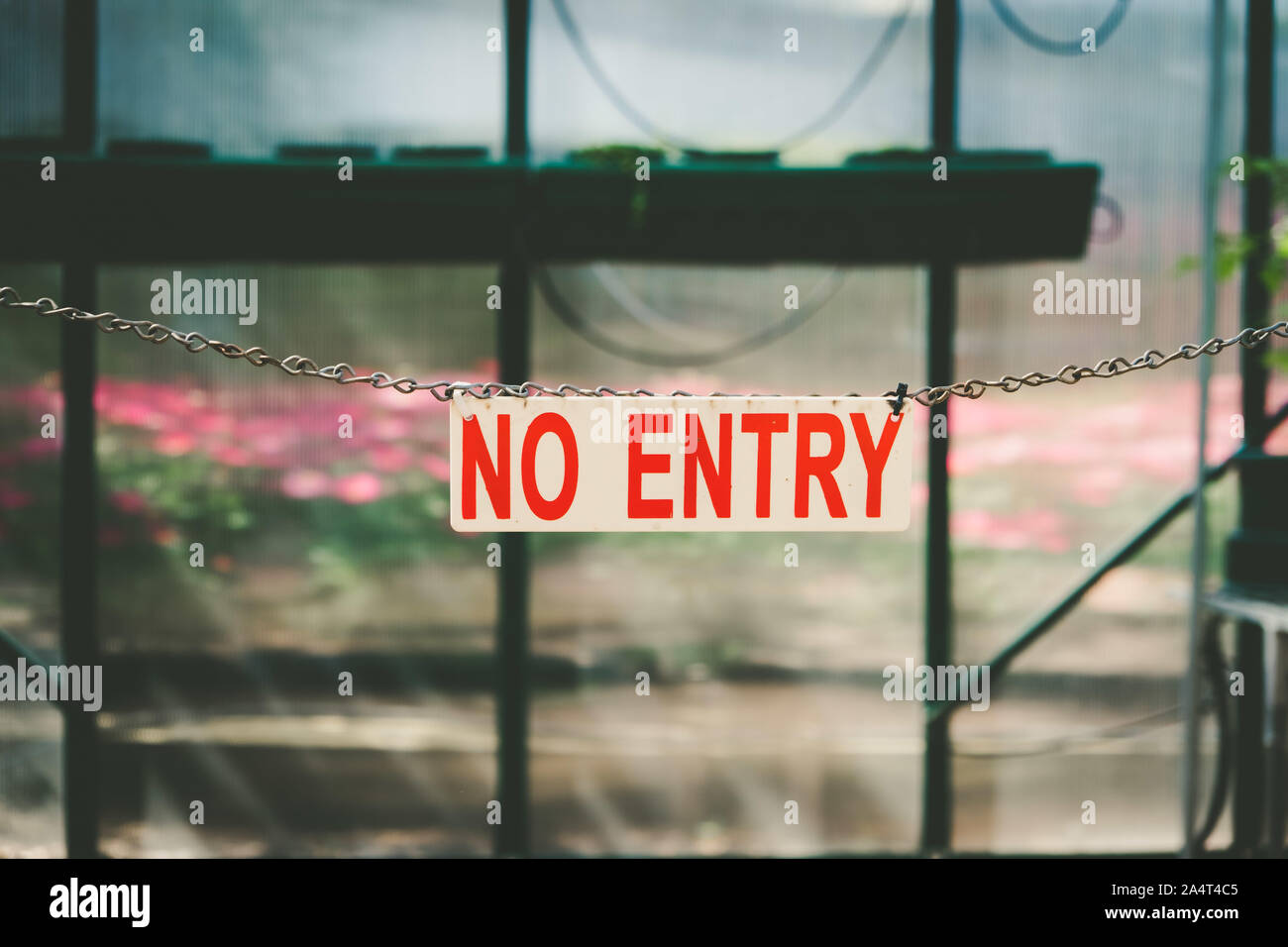 No entry sign chain hi-res stock photography and images - Alamy