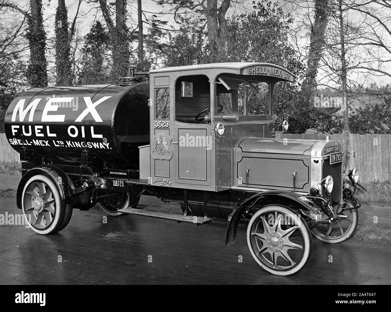 Shell fuel truck hi-res stock photography and images - Alamy