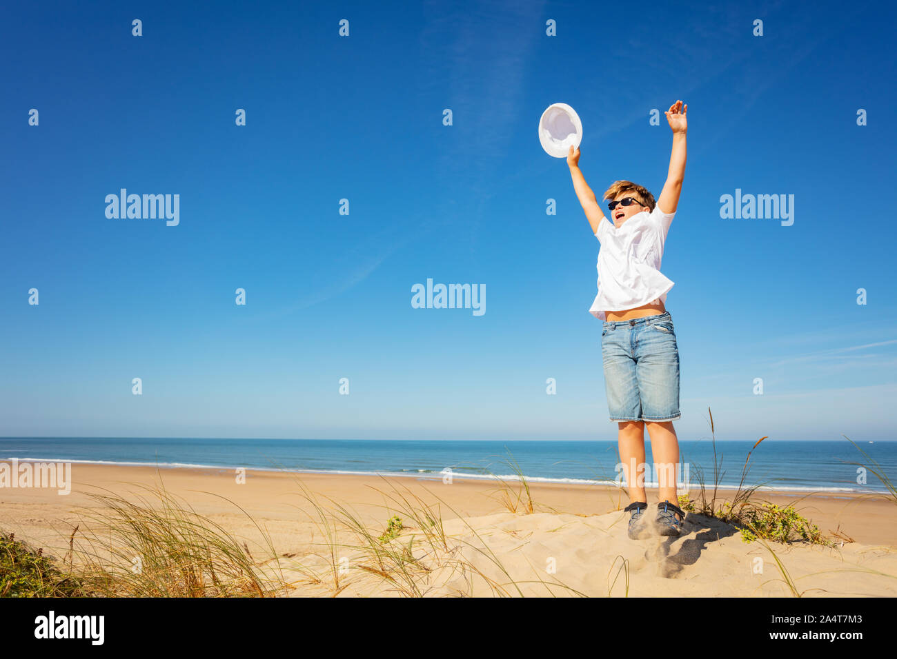 Hands lifting hat hi-res stock photography and images - Alamy