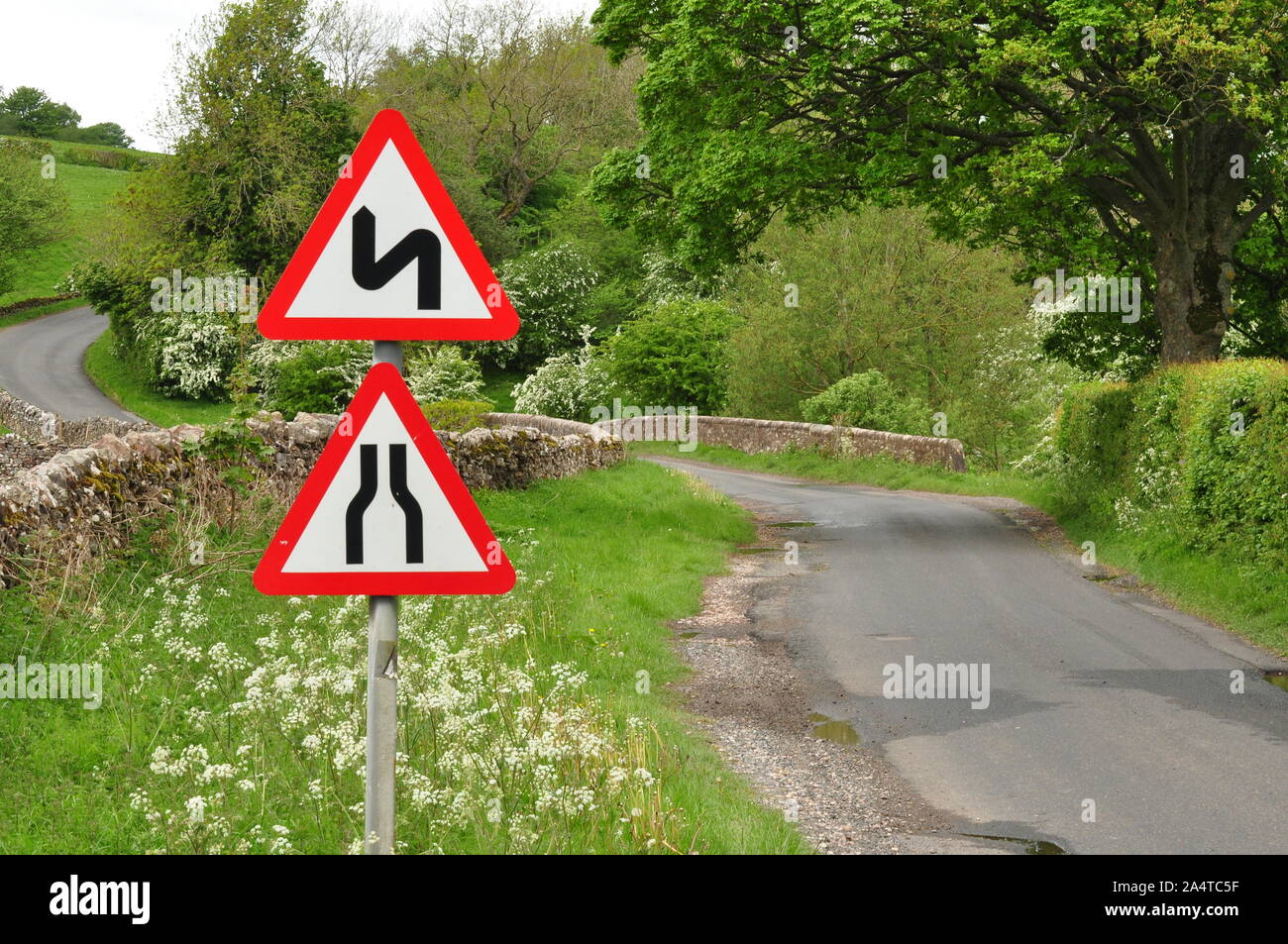 Low gear road sign hi-res stock photography and images - Alamy