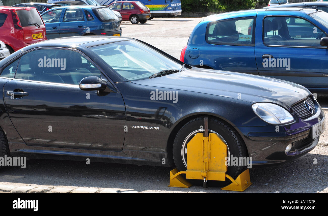 Clamped mercedes hi-res stock photography and images - Alamy