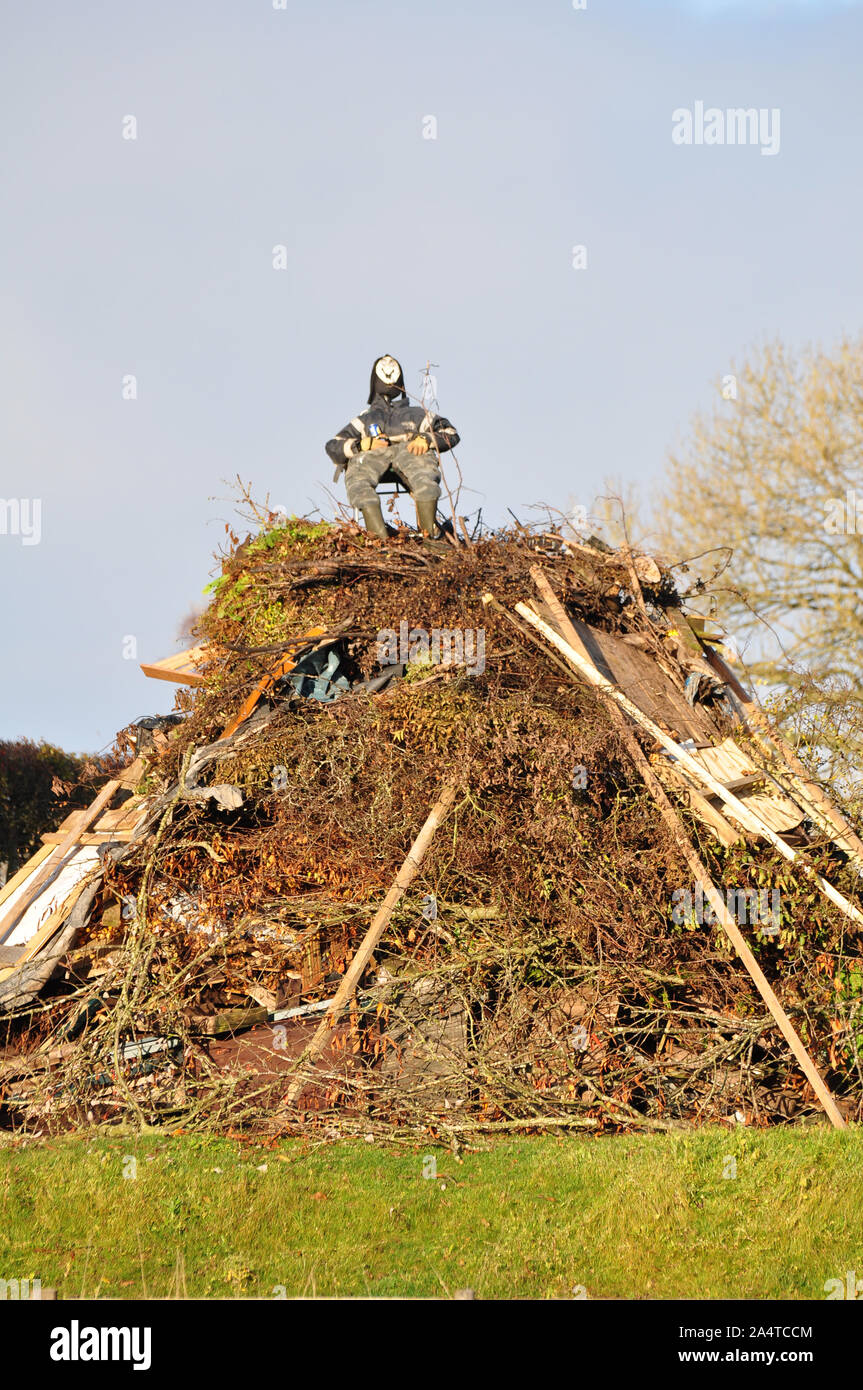 Unlit bonfire with guy hi-res stock photography and images - Alamy