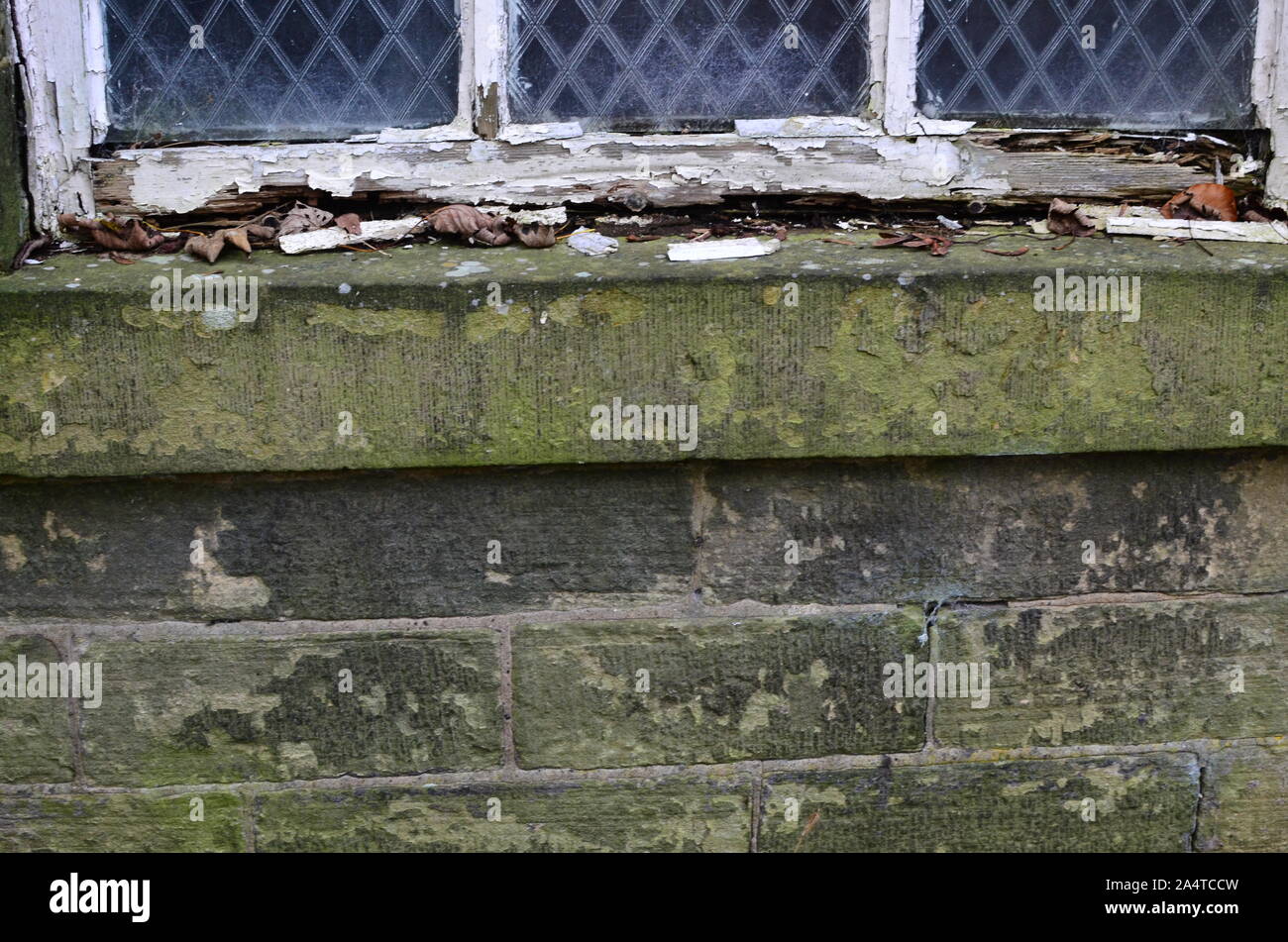 Rotting window frame Stock Photo - Alamy