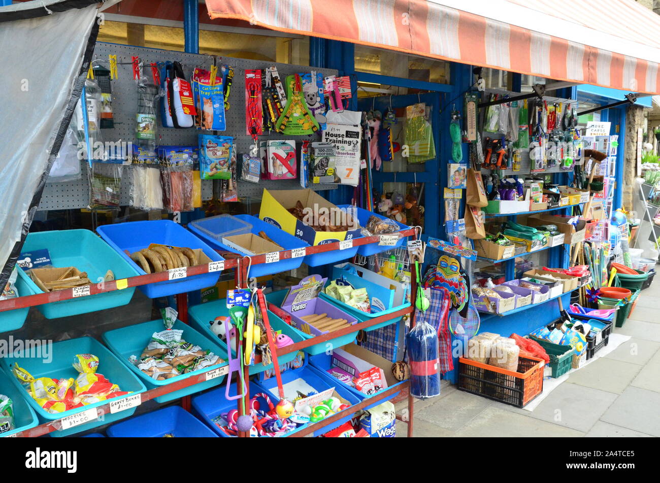 Hardware shop front Stock Photo - Alamy