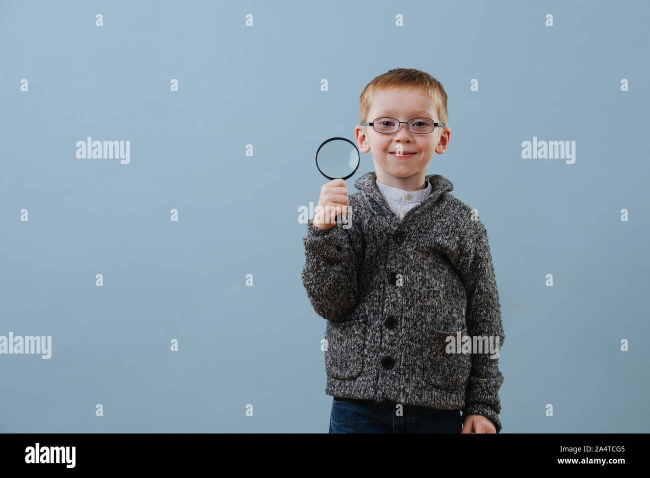World handsome boy hi-res stock photography and images - Alamy