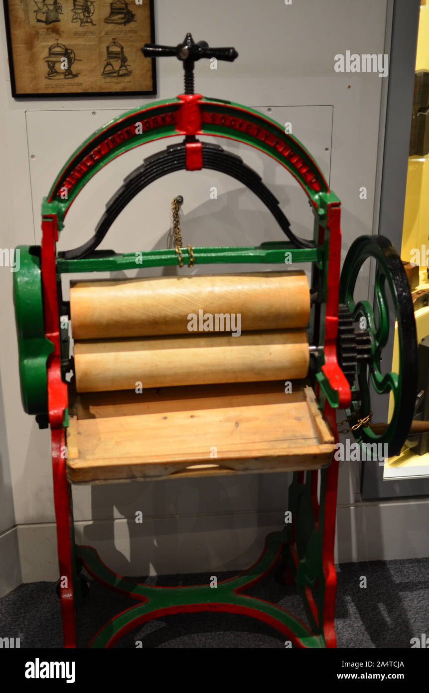 Old mangle clothes hi-res stock photography and images - Alamy