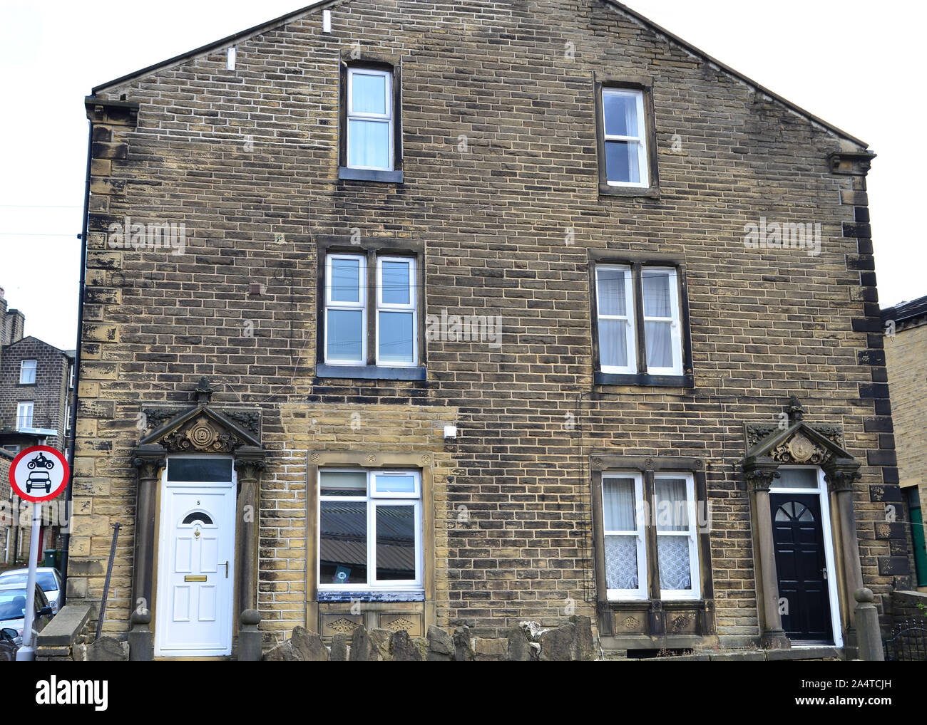 Back to back housing houses hi-res stock photography and images - Alamy