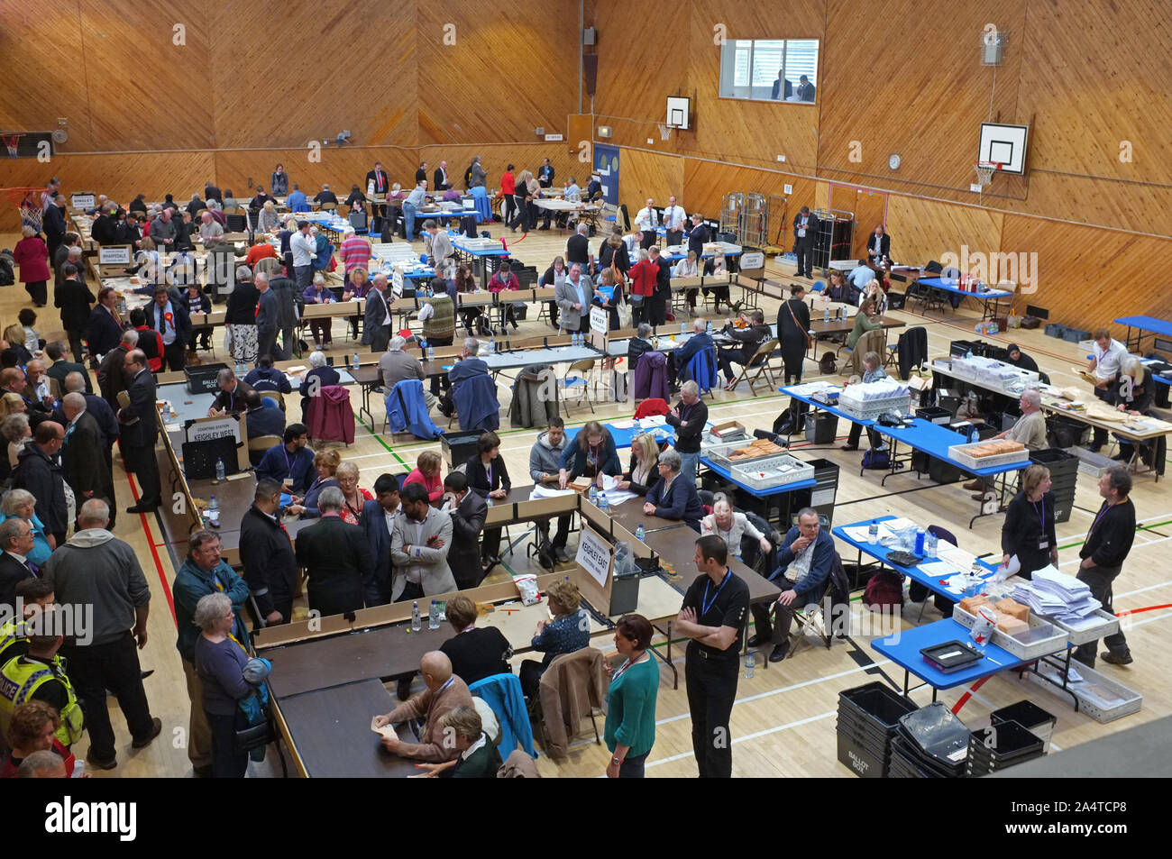 Vote counting hi-res stock photography and images - Alamy