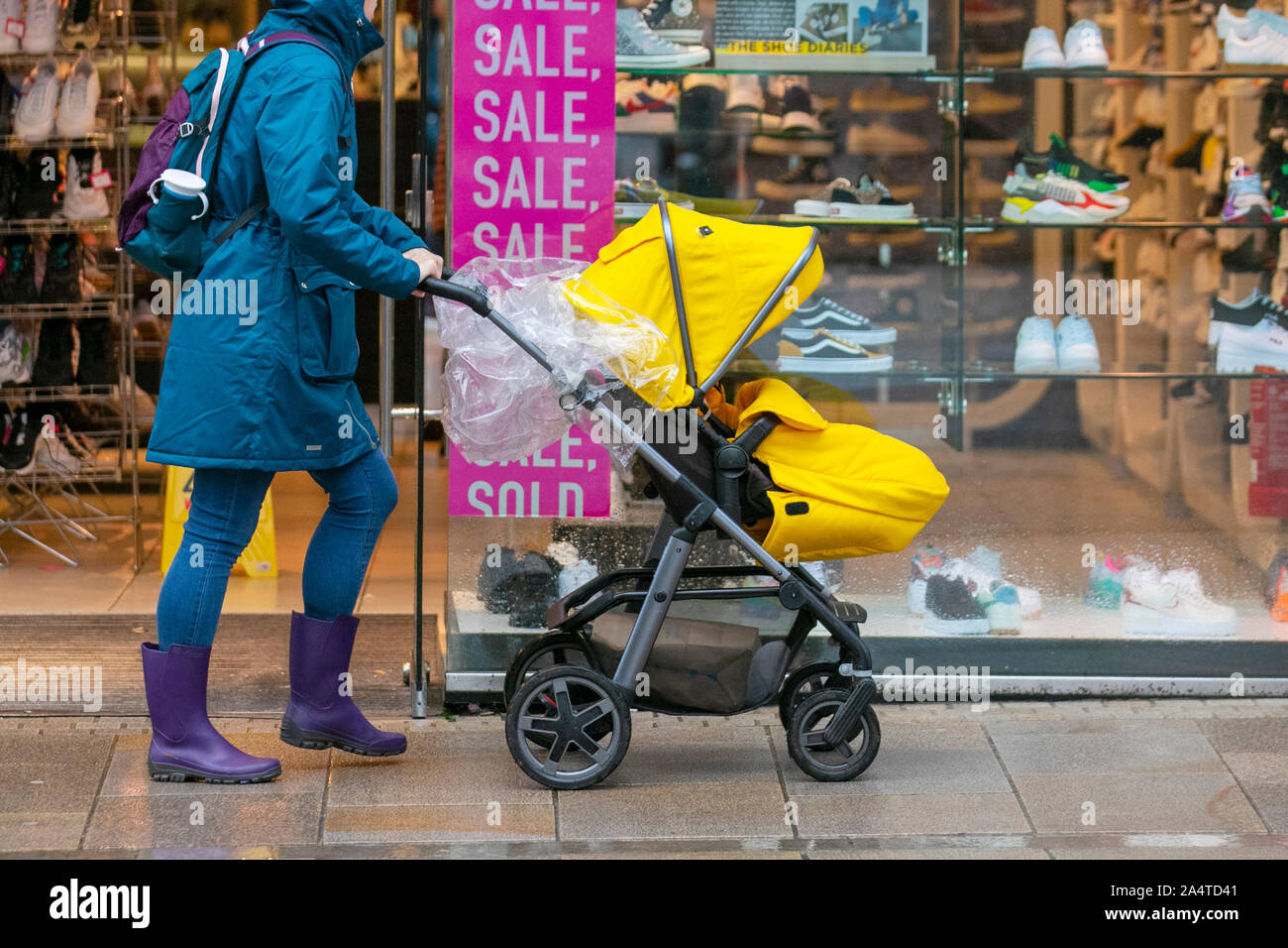 Preston, Lancashire. UK Weather. 16th October, 2019. Heavy showers and ...
