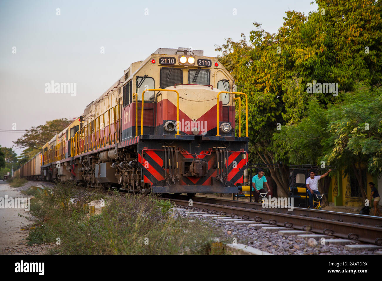 Freight train in Aracataca, Colombia Stock Photo - Alamy