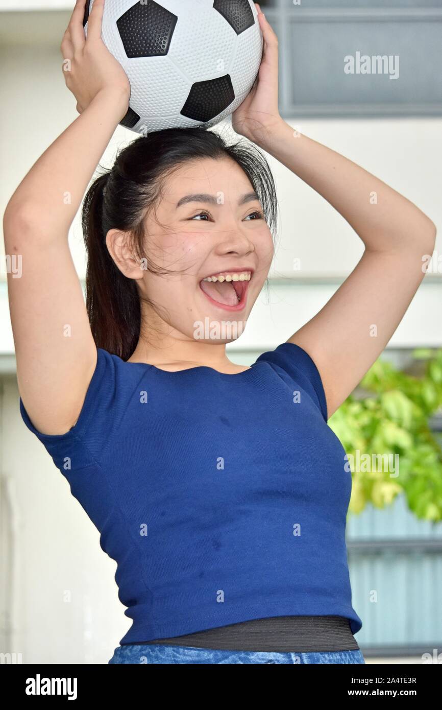 Female soccer player hi-res stock photography and images - Alamy