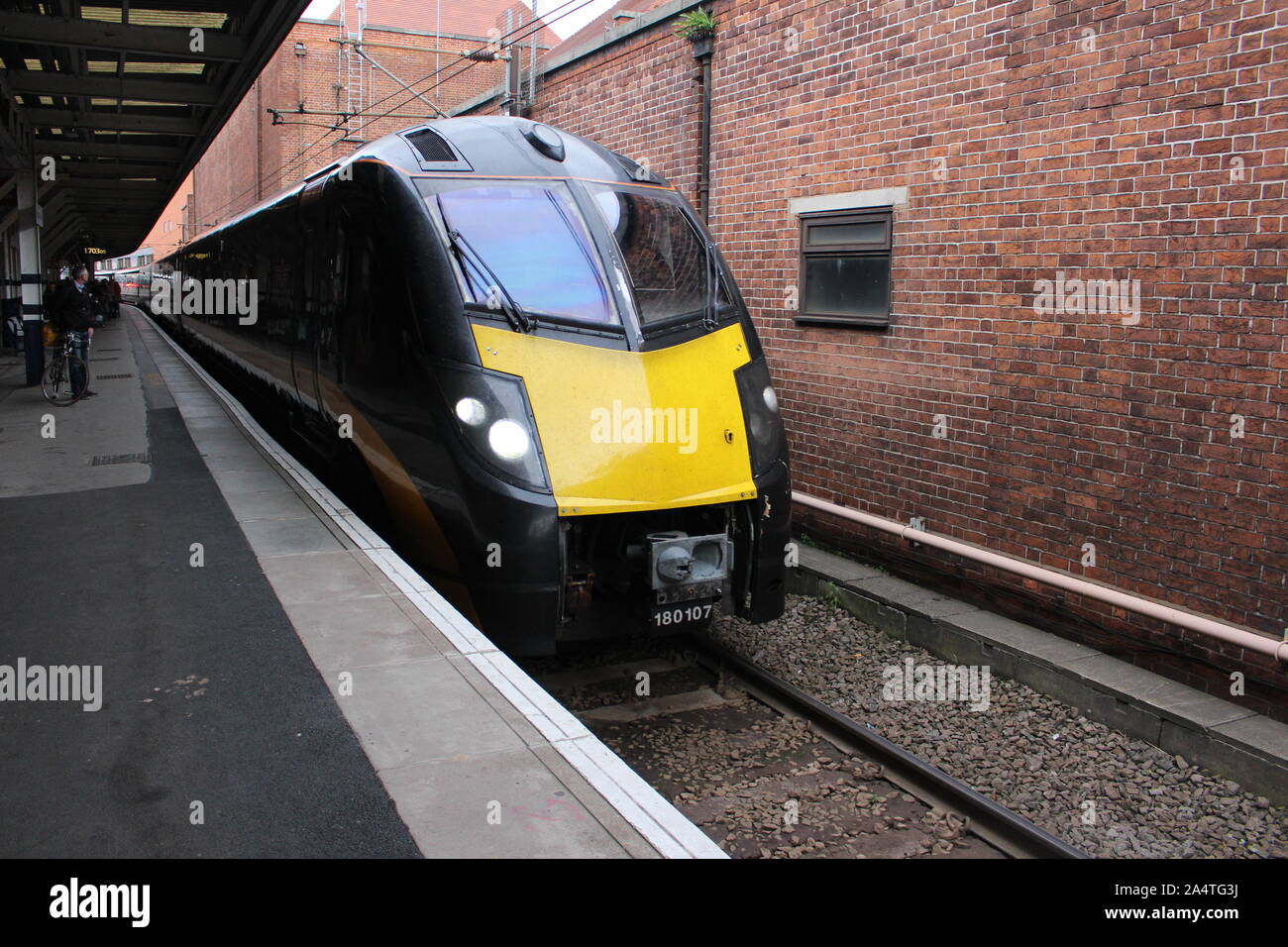 Doncaster train station platform hi-res stock photography and images ...