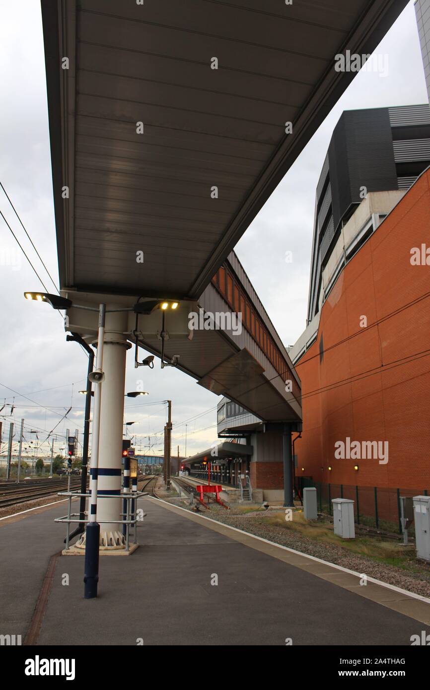 Footbridge from Platform 3b to Platform 0 at Doncaster Station Stock ...