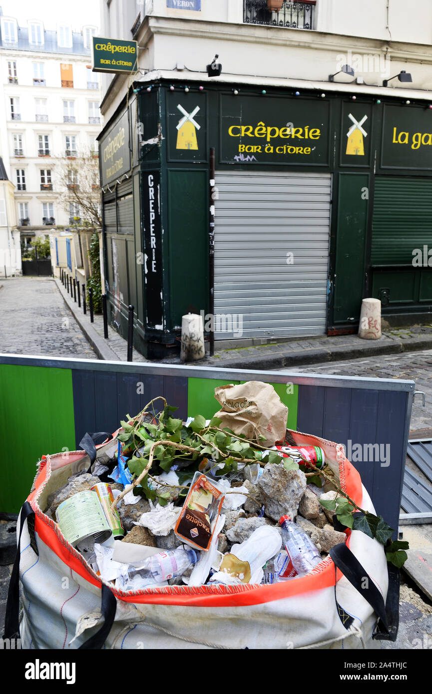 Waste on the pavement - Paris - France Stock Photo - Alamy