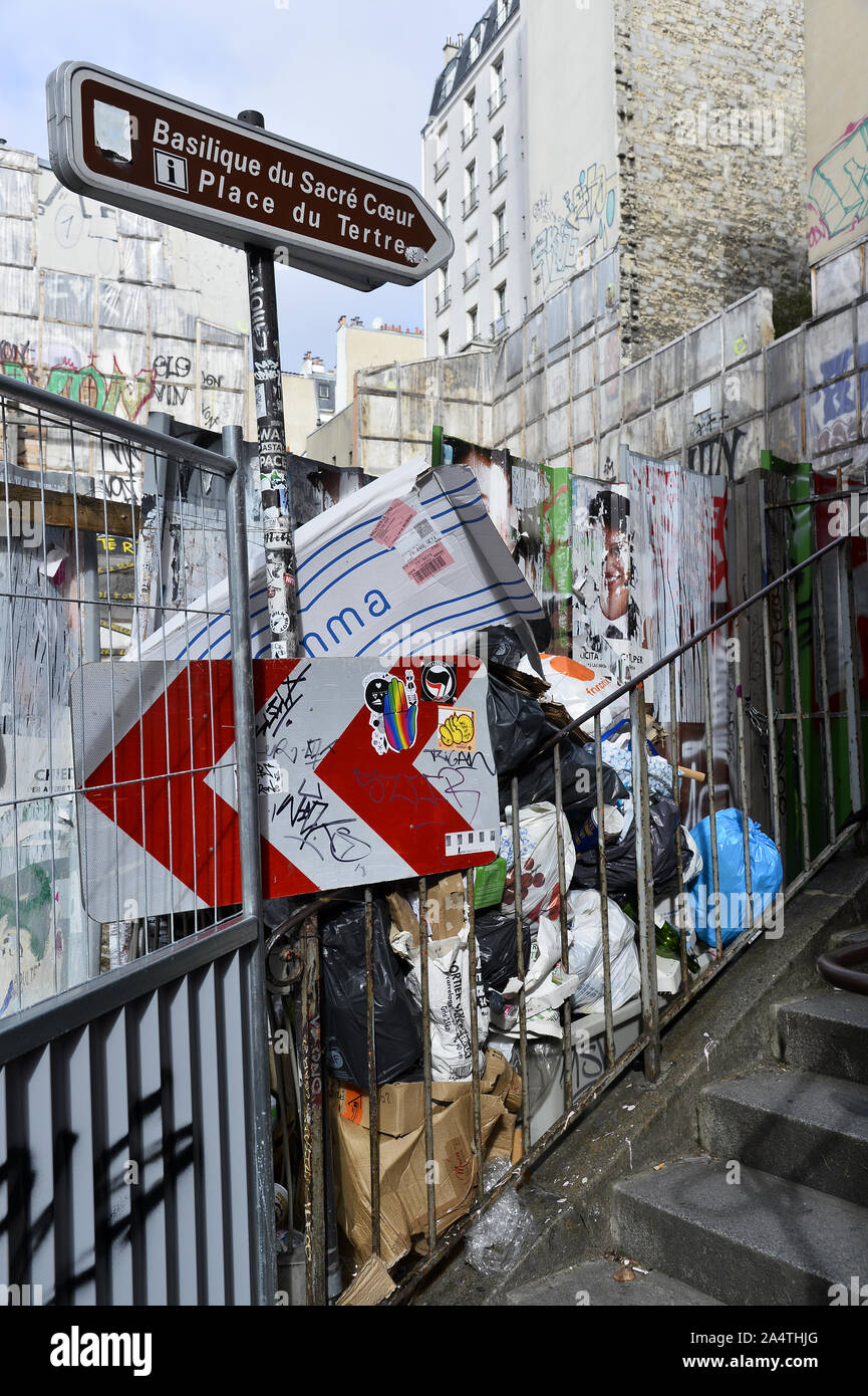 Waste on the pavement - Paris - France Stock Photo - Alamy