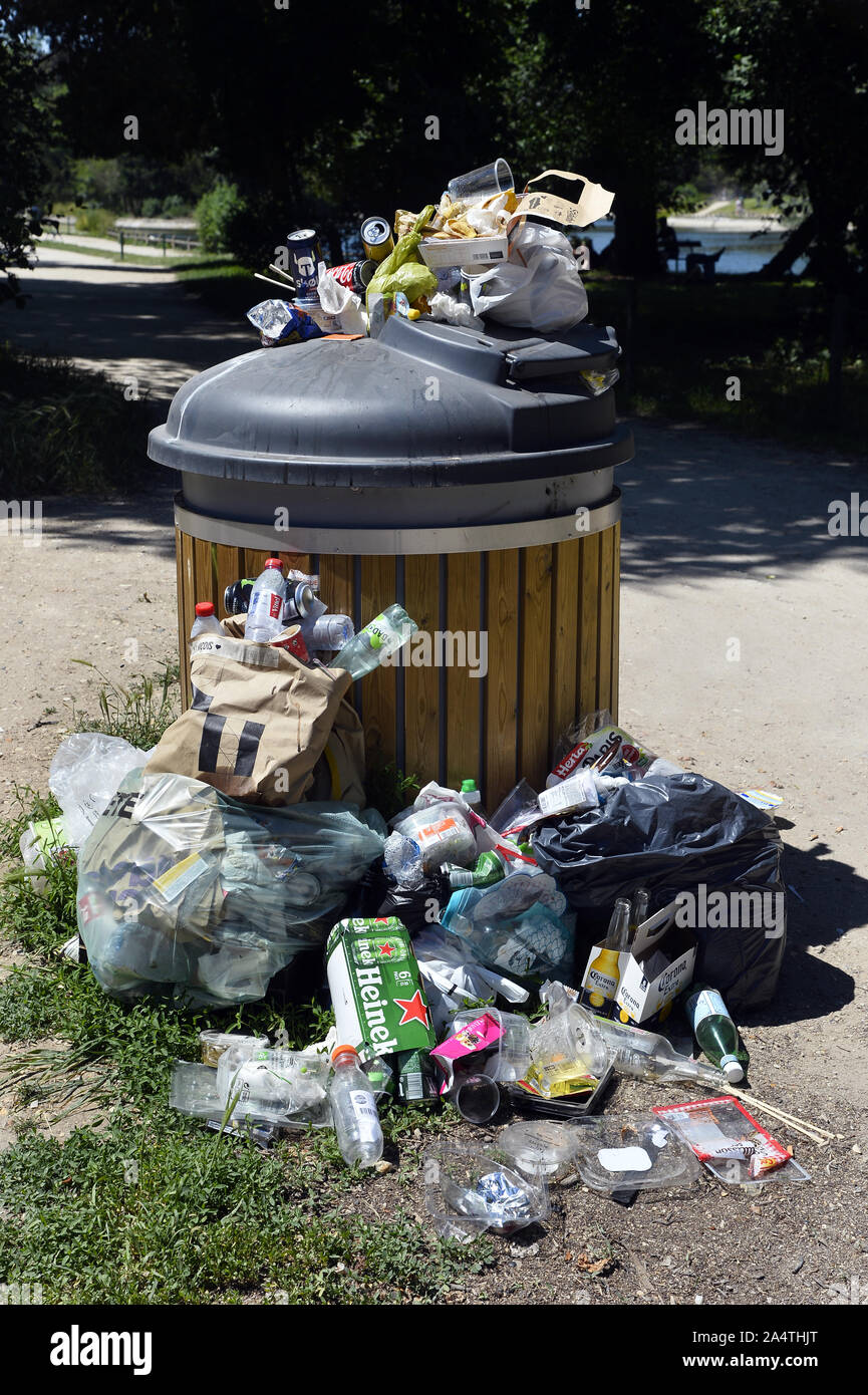 Waste on the pavement - Paris - France Stock Photo - Alamy