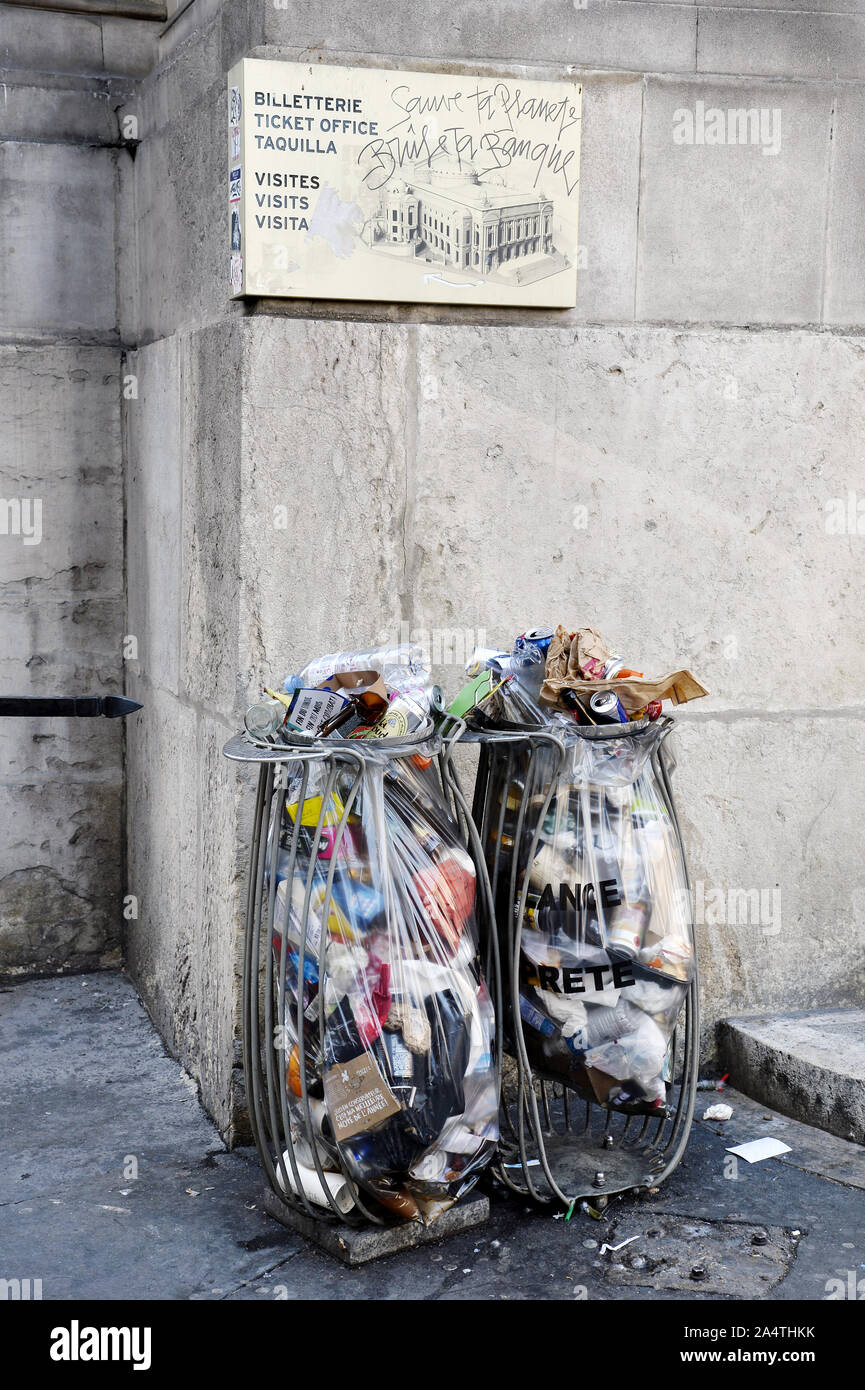 Waste on the pavement - Paris - France Stock Photo - Alamy
