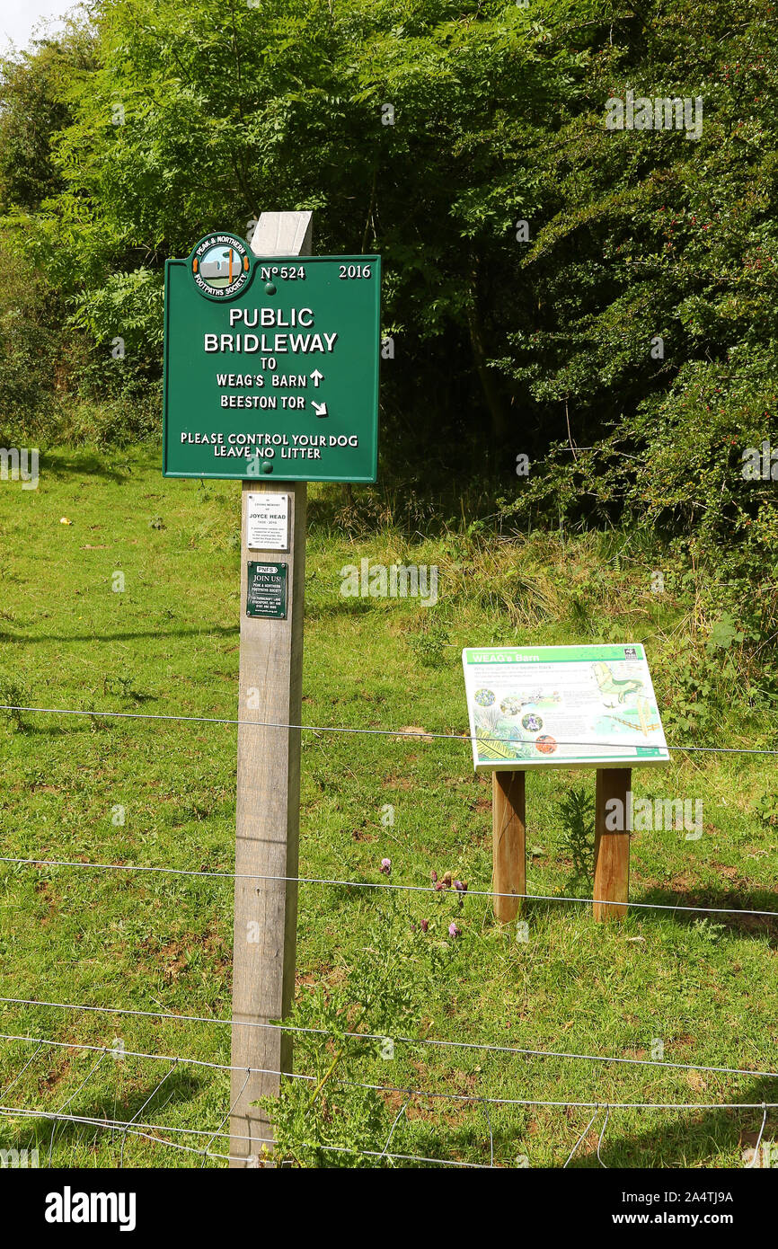 Footpaths sign hi-res stock photography and images - Alamy