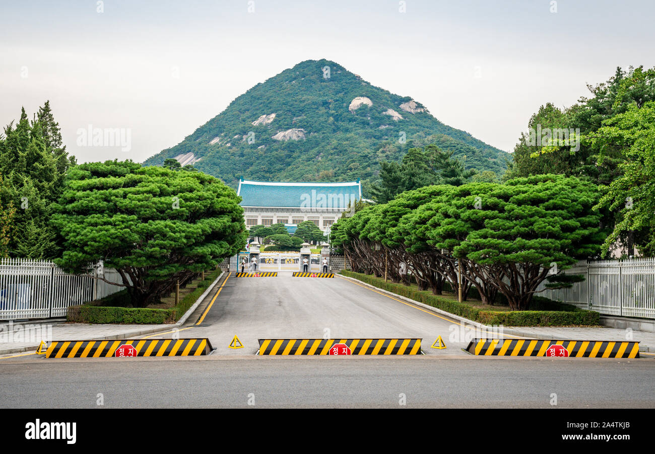 Blue house seoul hi-res stock photography and images - Alamy