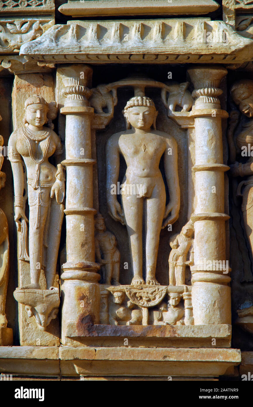 Statue of Tirthankara on the wall of temple Stock Photo - Alamy