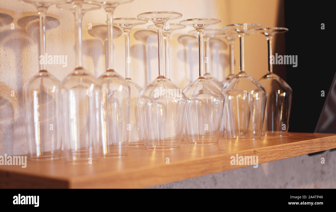 Empty shelf single line hi-res stock photography and images - Alamy