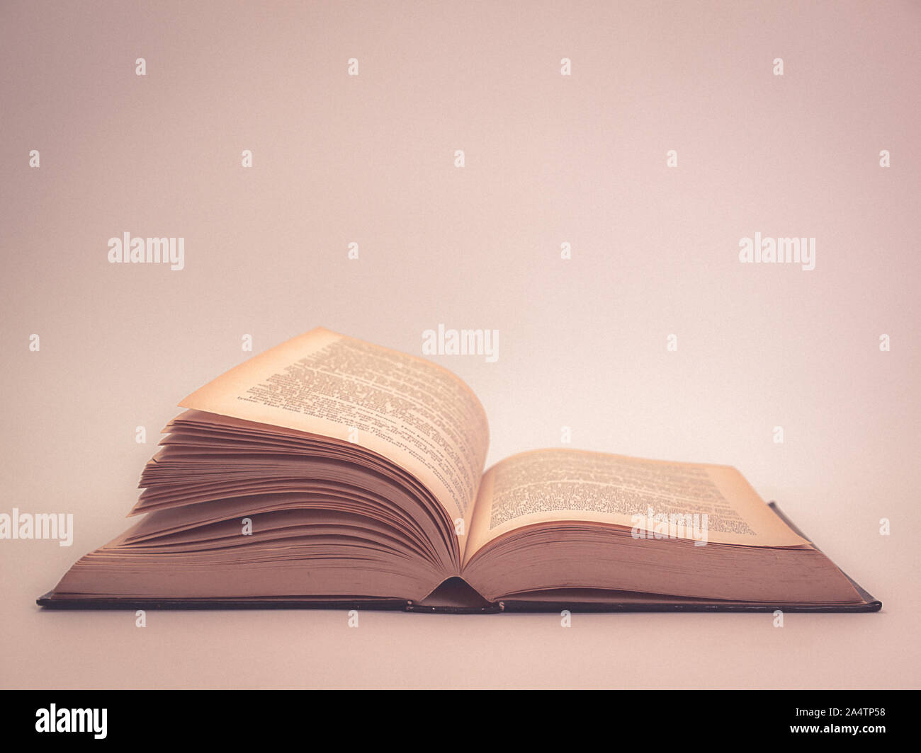 Pages of an old book hi-res stock photography and images - Alamy
