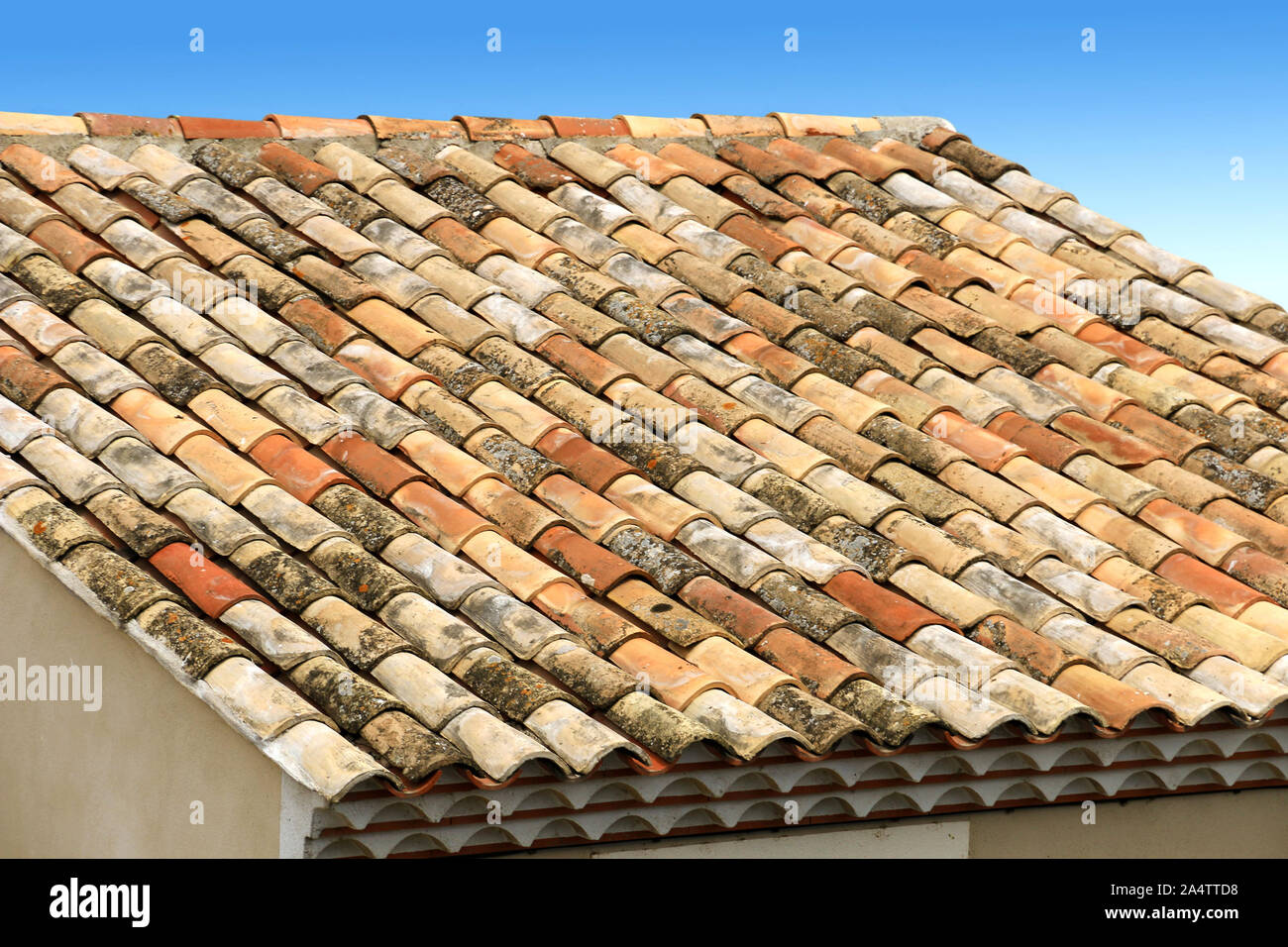 Roof renovated in round tiles of Mediterranean type Stock Photo - Alamy