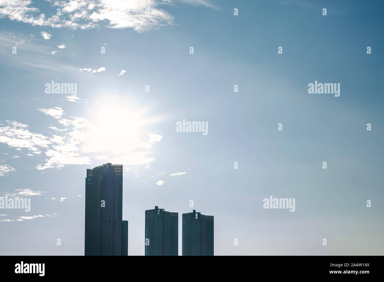 Modern skyscraper against clear hi-res stock photography and images - Alamy