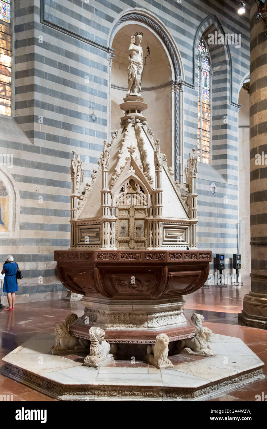 Gothic marble baptismal font with lions of Italian Gothic Cattedrale di ...