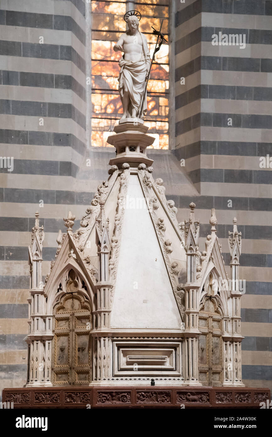 Gothic marble baptismal font with lions of Italian Gothic Cattedrale di ...