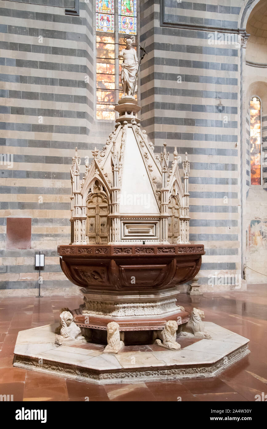 Gothic marble baptismal font with lions of Italian Gothic Cattedrale di ...