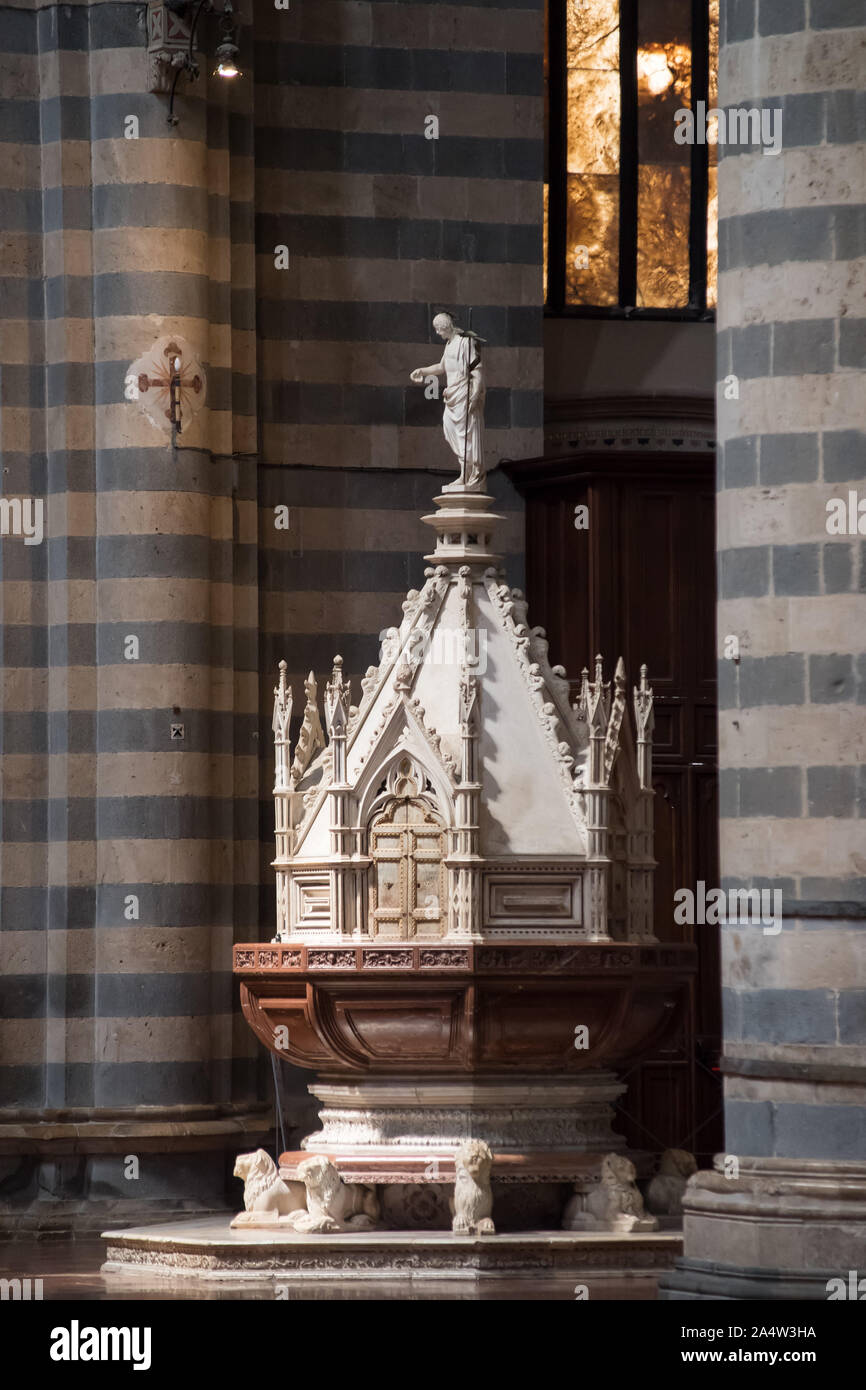 Gothic marble baptismal font with lions of Italian Gothic Cattedrale di ...