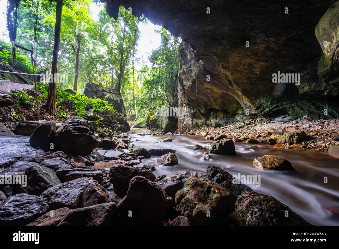 Small cave waterfall hi-res stock photography and images - Alamy