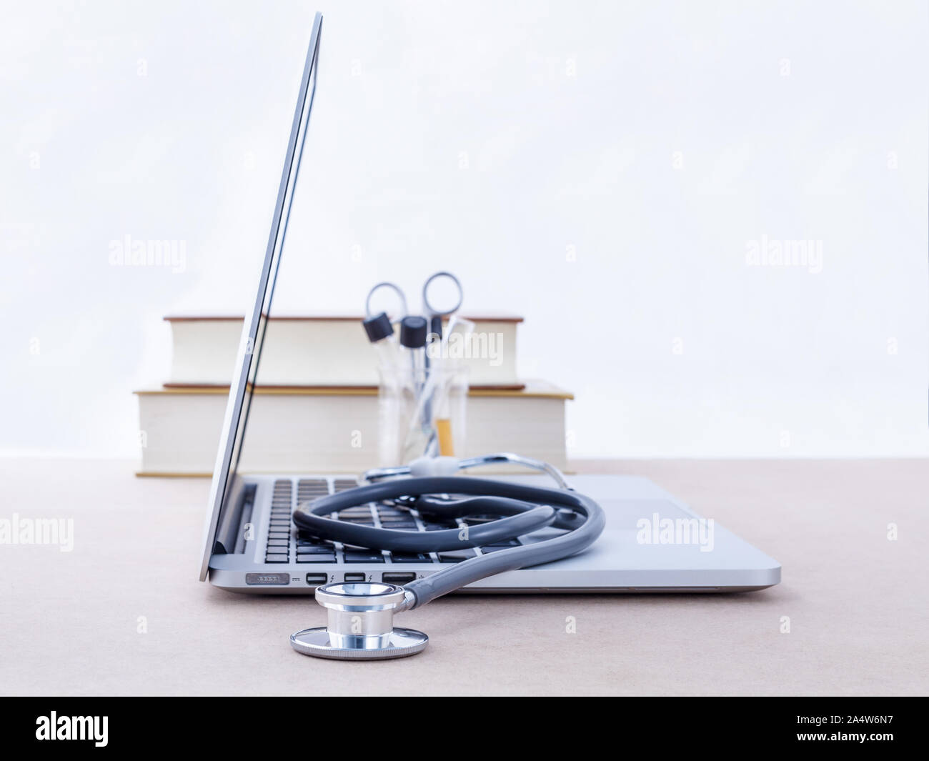 Medical textbook hi-res stock photography and images - Alamy