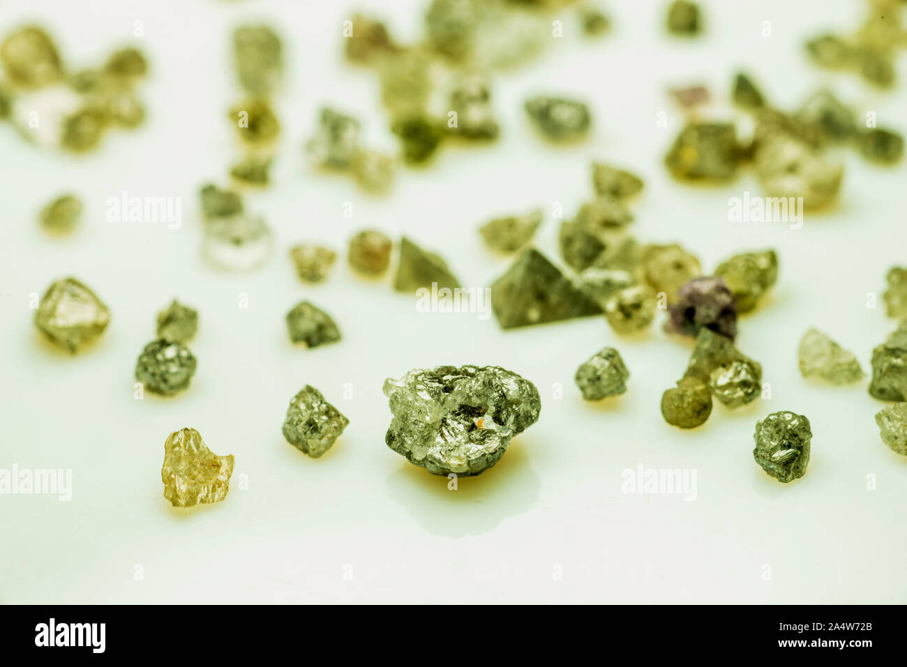 Raw diamonds hi-res stock photography and images - Alamy