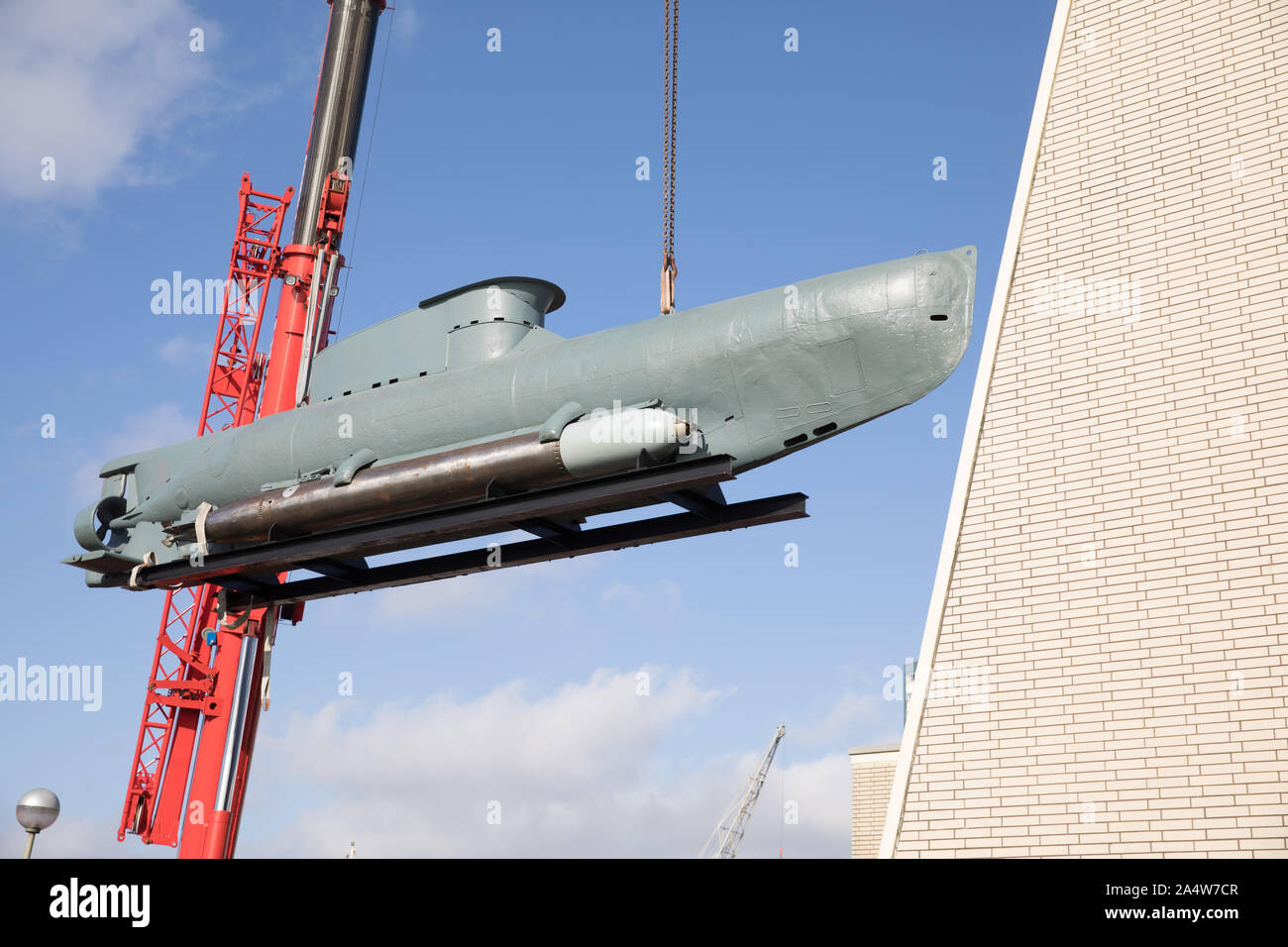 Bremerhaven, Germany. 16th Oct, 2019. A small submarine of the type ...